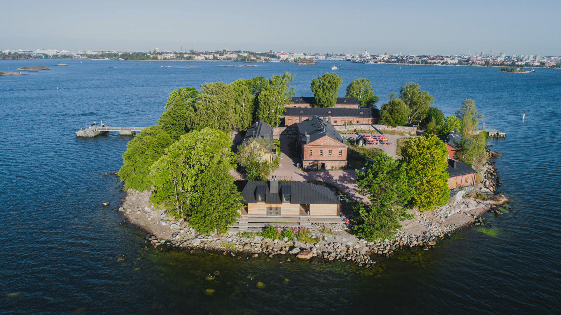 Vallisaari and Lonna - Suomenlinna Tours