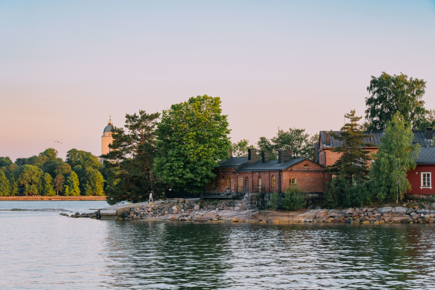 Vallisaari and Lonna - Suomenlinna Tours